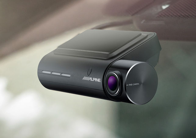 Видеорегистратор Alpine Dash Cam - новинка в модельном ряду Alpine